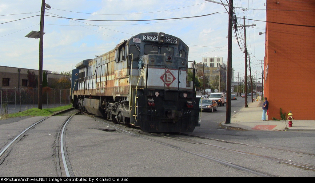 U34CH 3372 on South Street